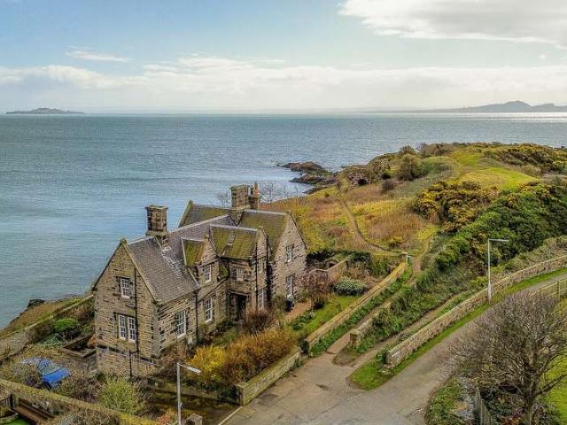 5 Bedroom Detached House