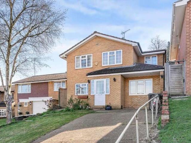 5 Bedroom Detached House