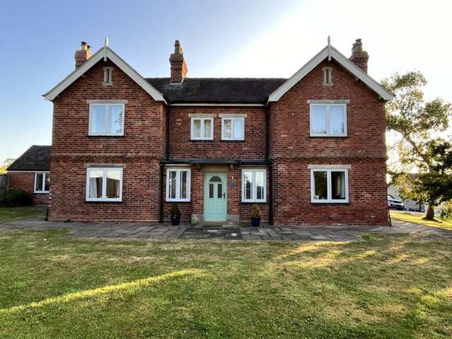 5 Bedroom Detached House