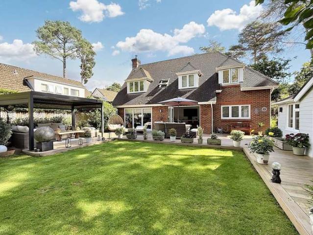 5 Bedroom Detached House