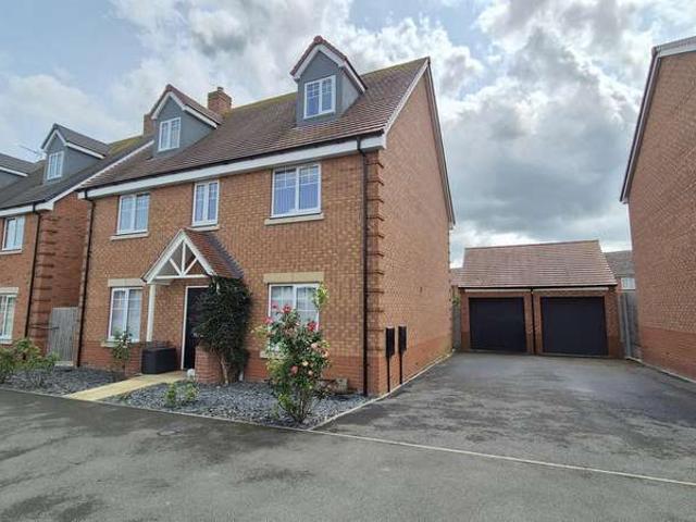 5 Bedroom Detached House