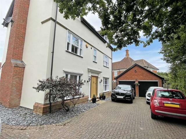5 Bedroom Detached House