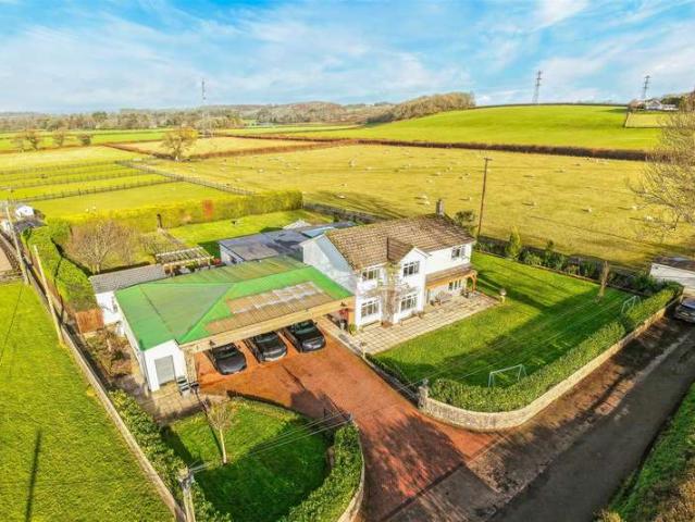 5 Bedroom Detached House