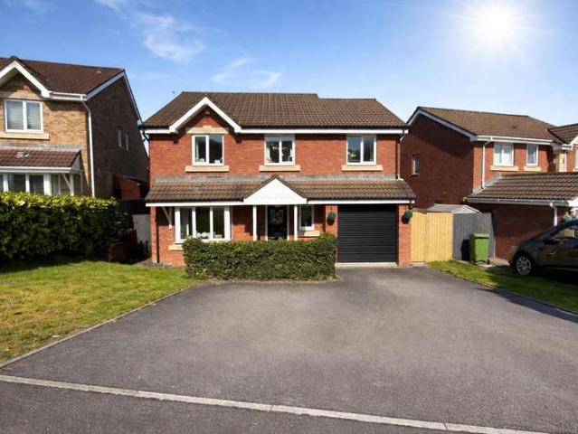 5 Bedroom Detached House