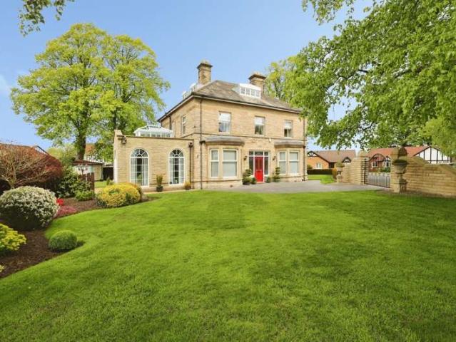 6 Bedroom Detached House
