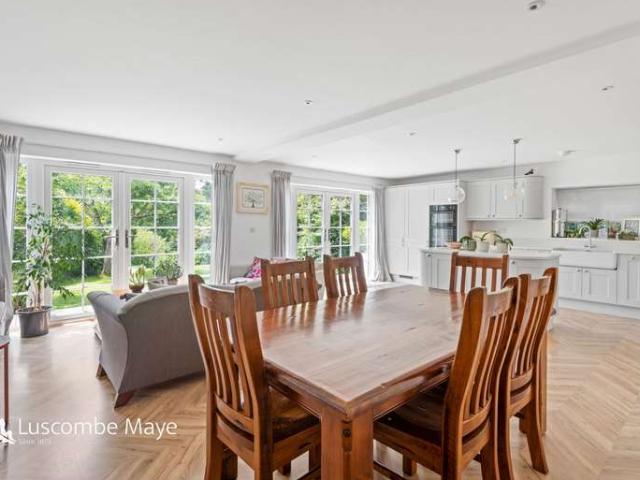 5 Bedroom Detached House