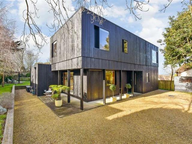 5 Bedroom Detached House