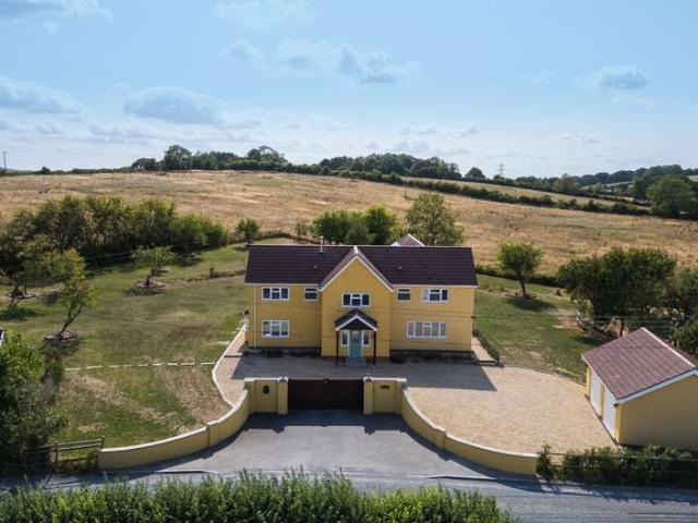5 Bedroom Detached House