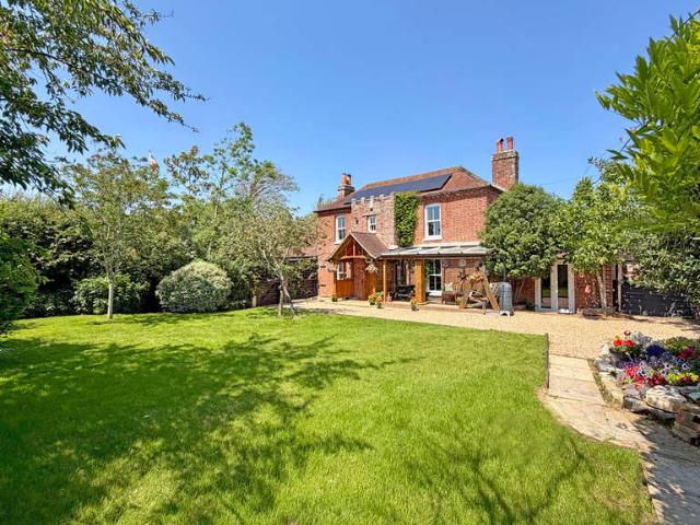 5 Bedroom Detached House