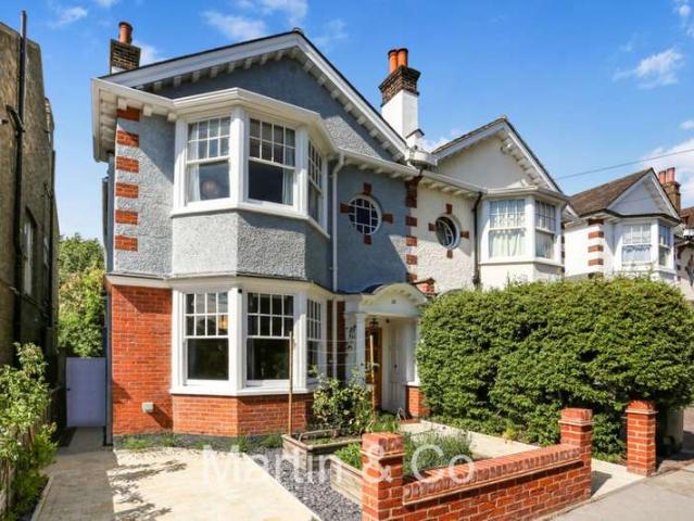 5 Bedroom Detached House