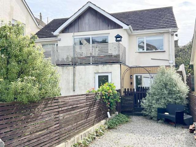 5 Bedroom Detached House