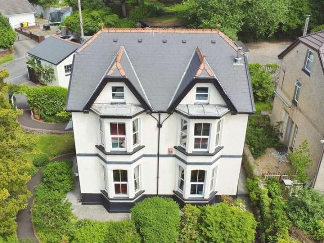 5 Bedroom Detached House