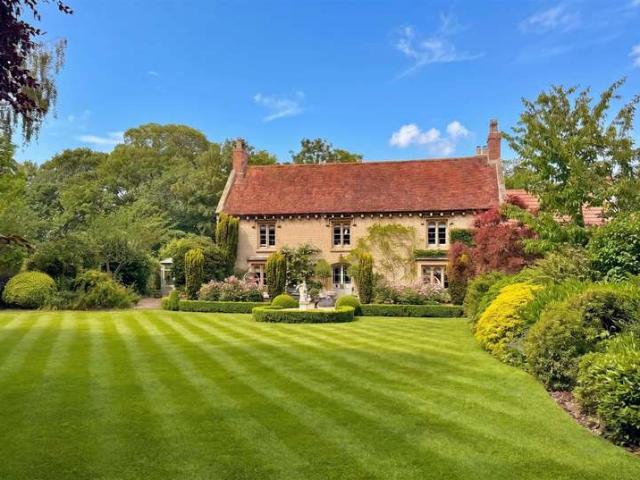 5 Bedroom Detached House