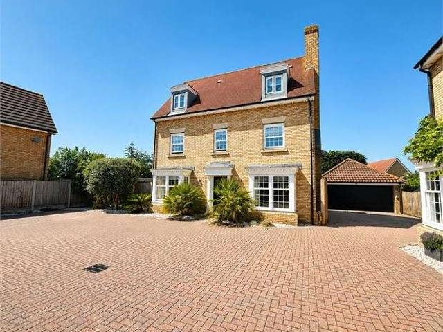 5 Bedroom Detached House