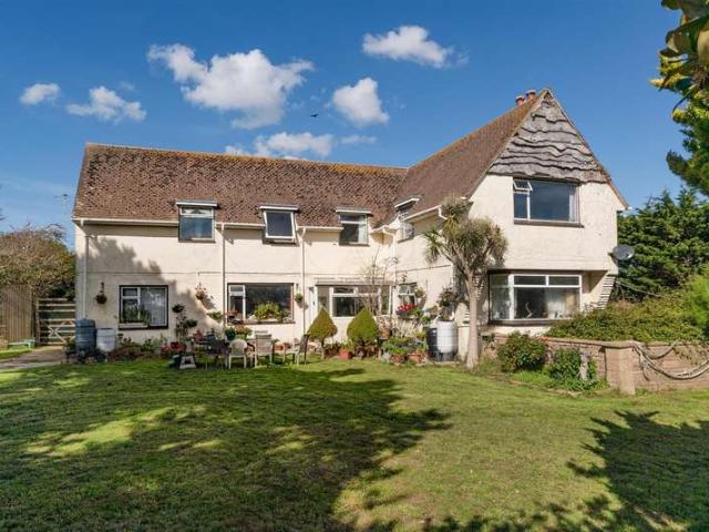 5 Bedroom Detached House