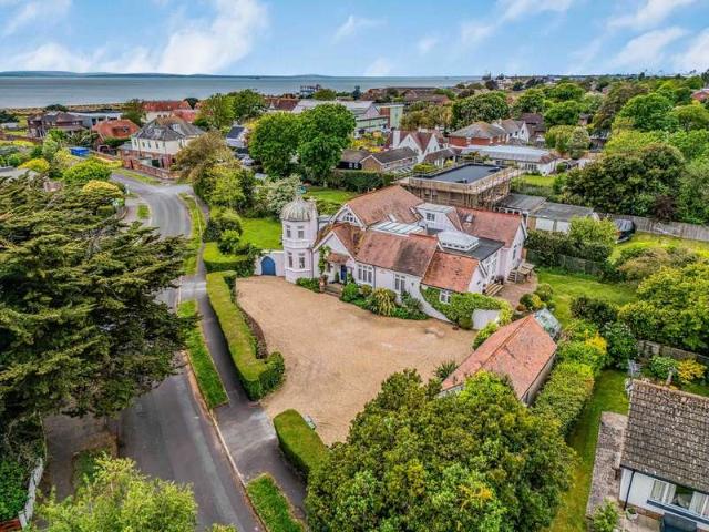 5 Bedroom Detached House