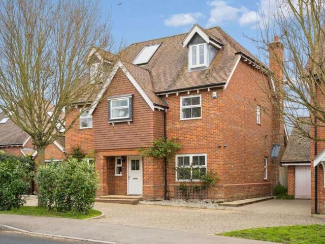 5 Bedroom Detached House