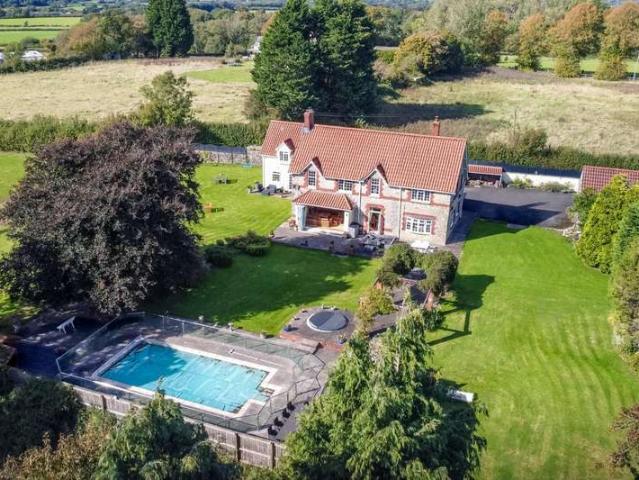 5 Bedroom Detached House