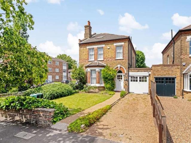 5 Bedroom Detached House