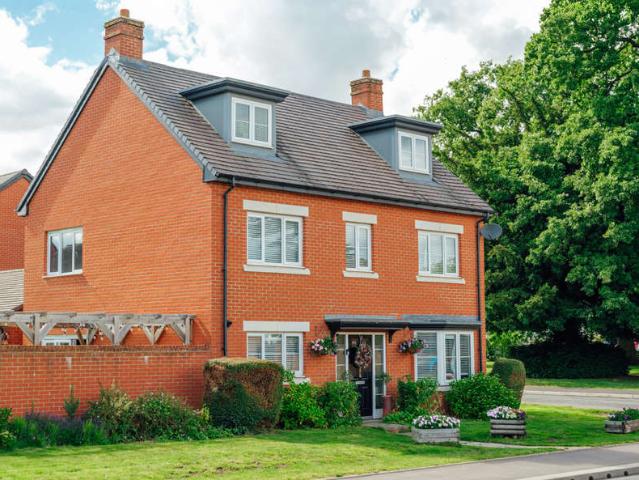 5 Bedroom Detached House