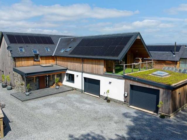 5 Bedroom Detached House
