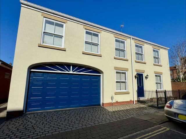 5 Bedroom Detached House