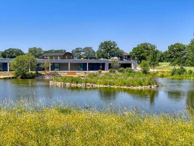 5 Bedroom Detached House