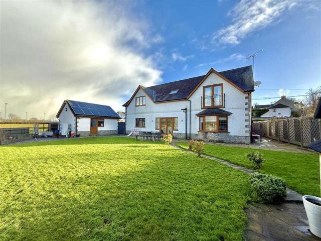 5 Bedroom Detached House