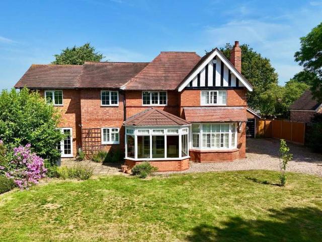 5 Bedroom Detached House