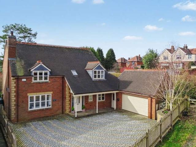 5 Bedroom Detached House