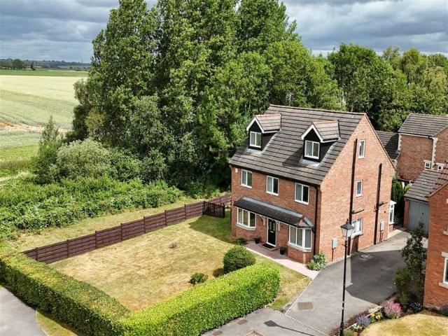5 Bedroom Detached House