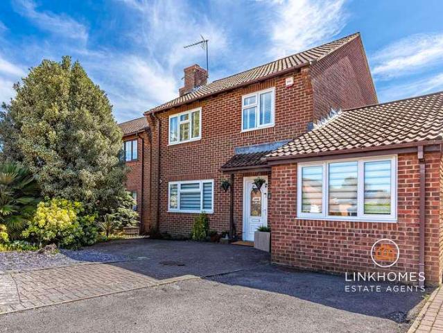 5 Bedroom Detached House
