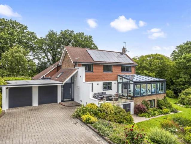 5 Bedroom Detached House