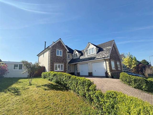 5 Bedroom Detached House