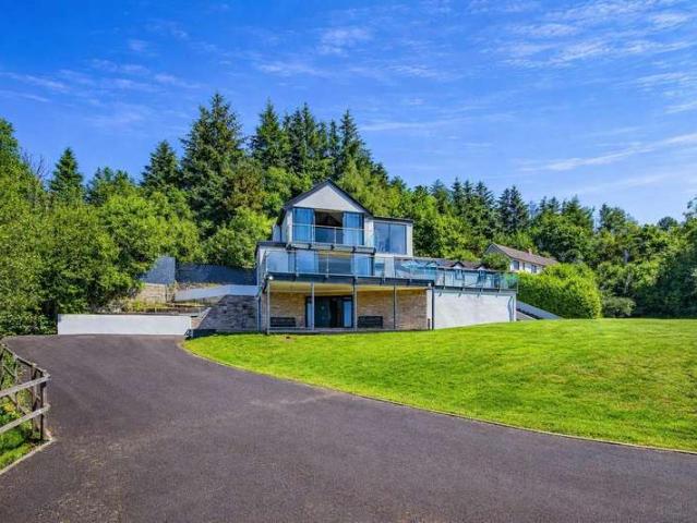 5 Bedroom Detached House