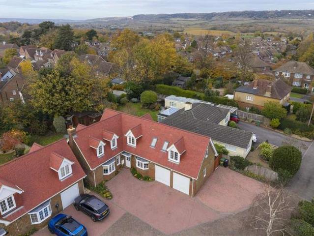 5 Bedroom Detached House
