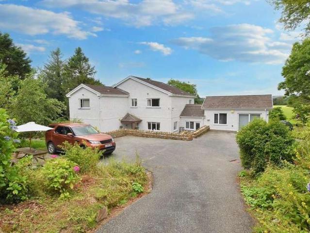 5 Bedroom Detached House