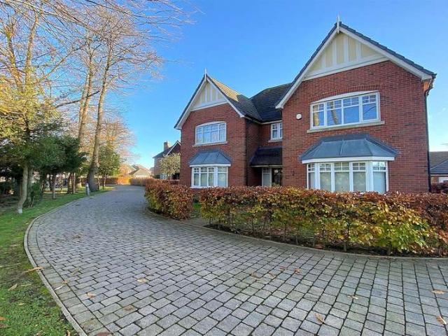 5 Bedroom Detached House