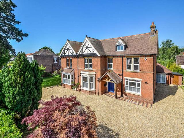 5 Bedroom Detached House