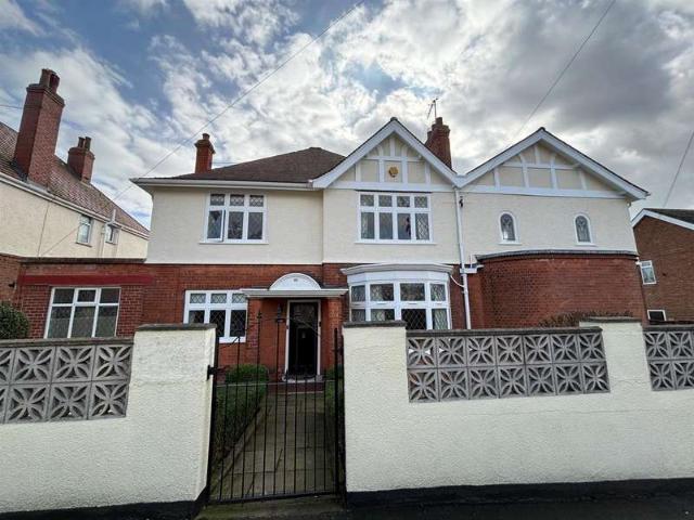 5 Bedroom Detached House