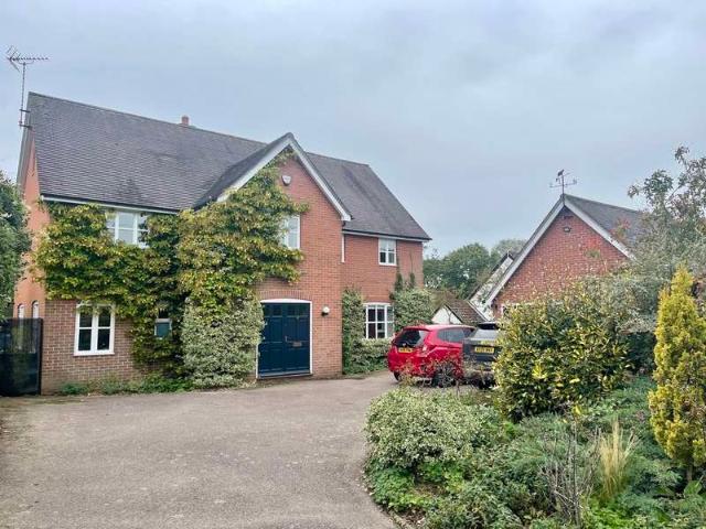 5 Bedroom Detached House