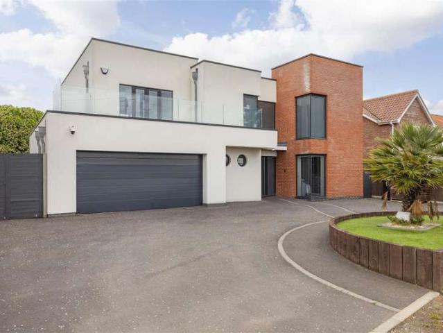 5 Bedroom Detached House