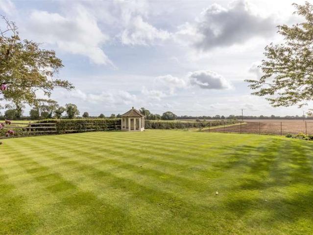 5 Bedroom Detached House