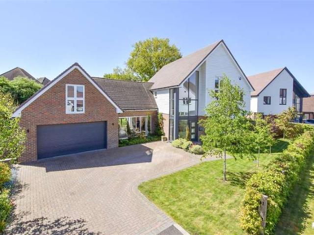 5 Bedroom Detached House