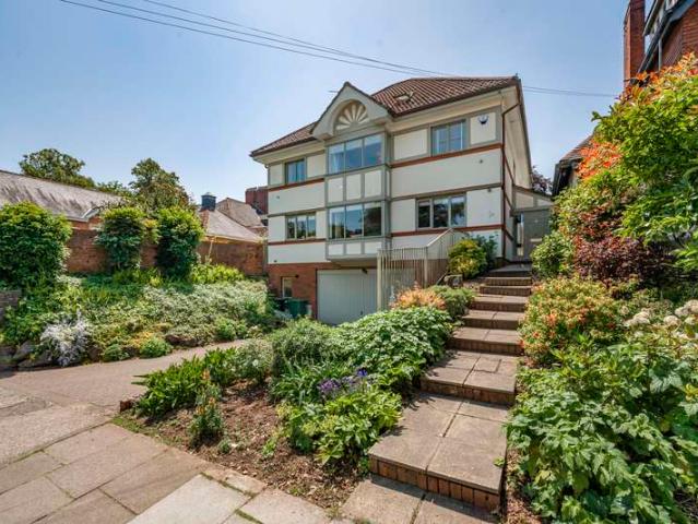 5 Bedroom Detached House