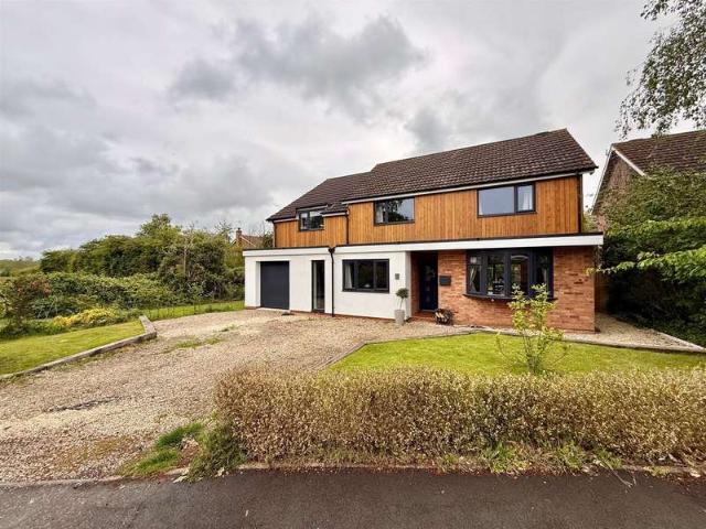 5 Bedroom Detached House