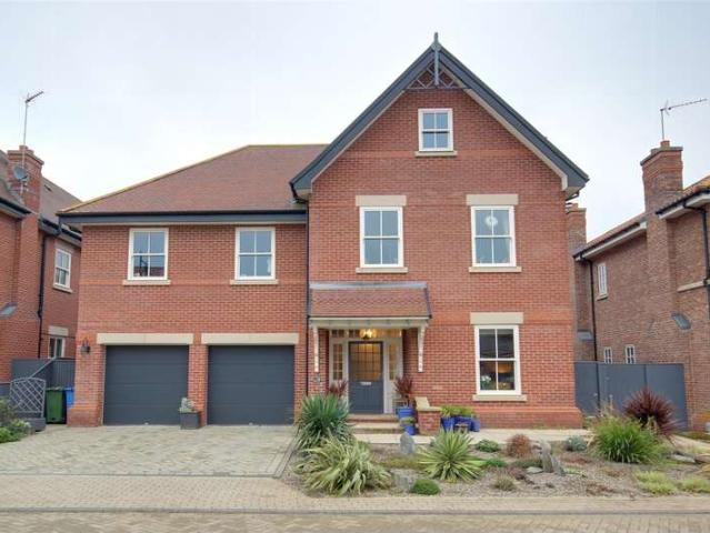 5 Bedroom Detached House
