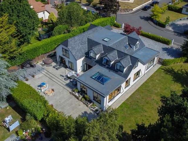 5 Bedroom Detached House