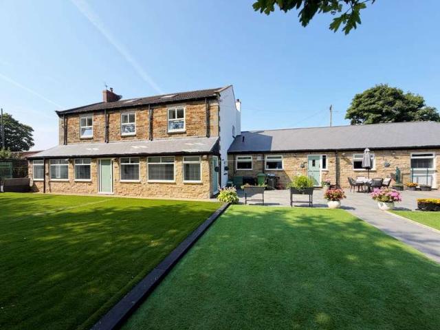 5 Bedroom Detached House