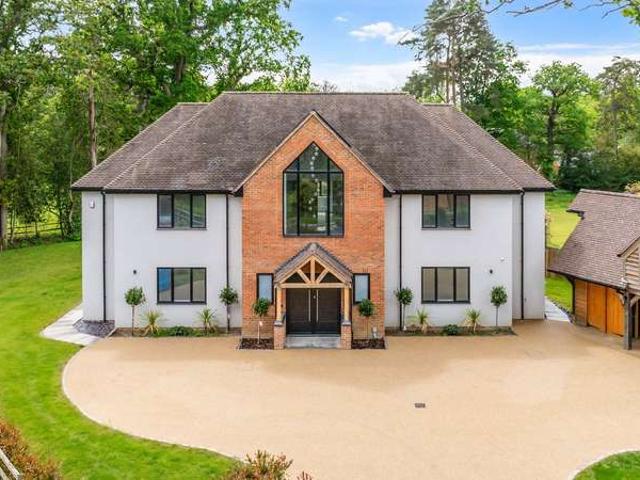 5 Bedroom Detached House